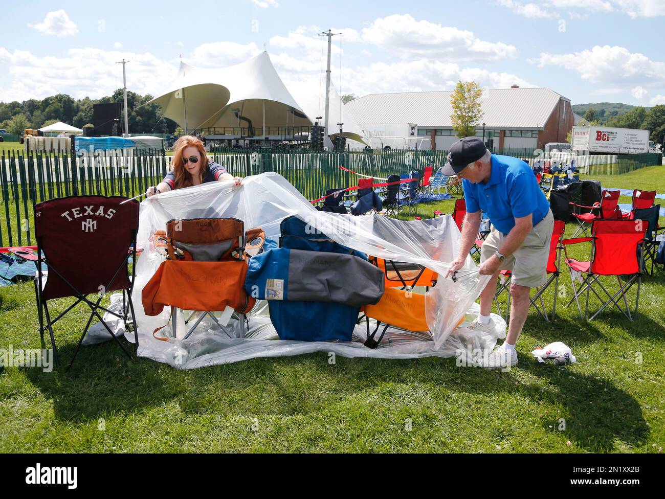 Atlanta Braves fans Kelly Noonan of Palatine, Illinois, and her father ...
