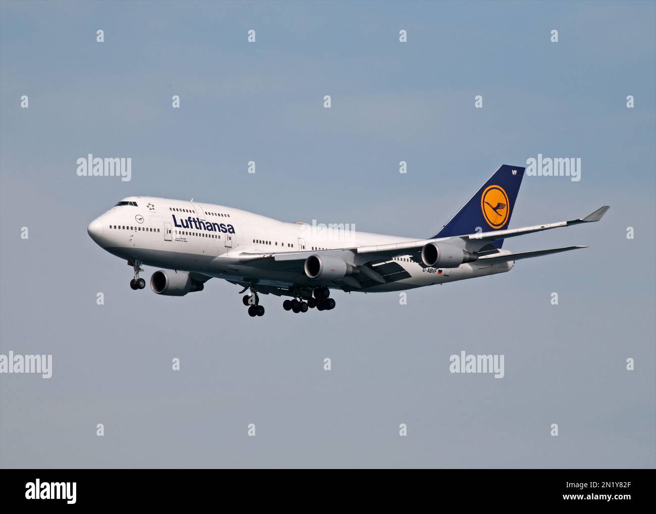 Boeing 747 landing gear hi-res stock photography and images - Alamy