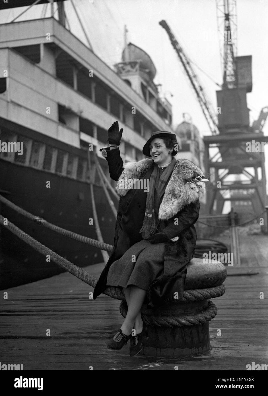 The famous actress, Marie Burke, seen on arrival in Southampton, from ...