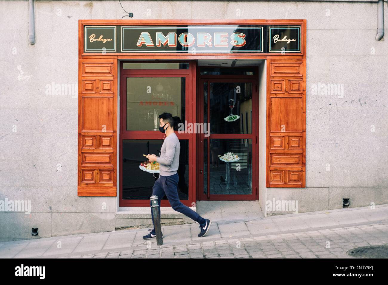 Old man walking into a bar hi-res stock photography and images - Alamy