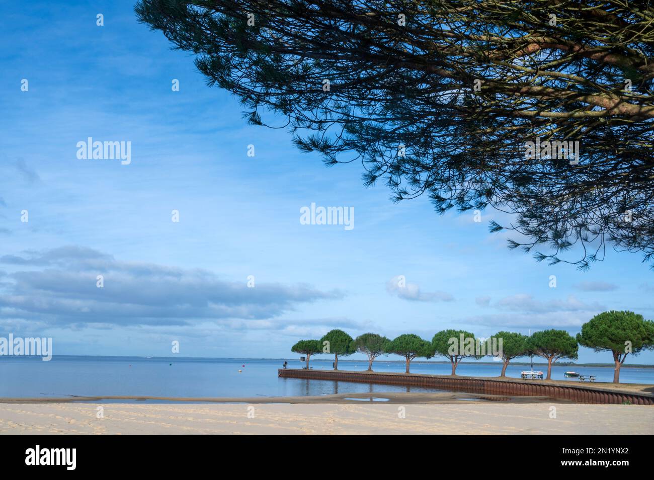 The beach of Maubuisson on the southern tip of the lake d'Hourtin ...