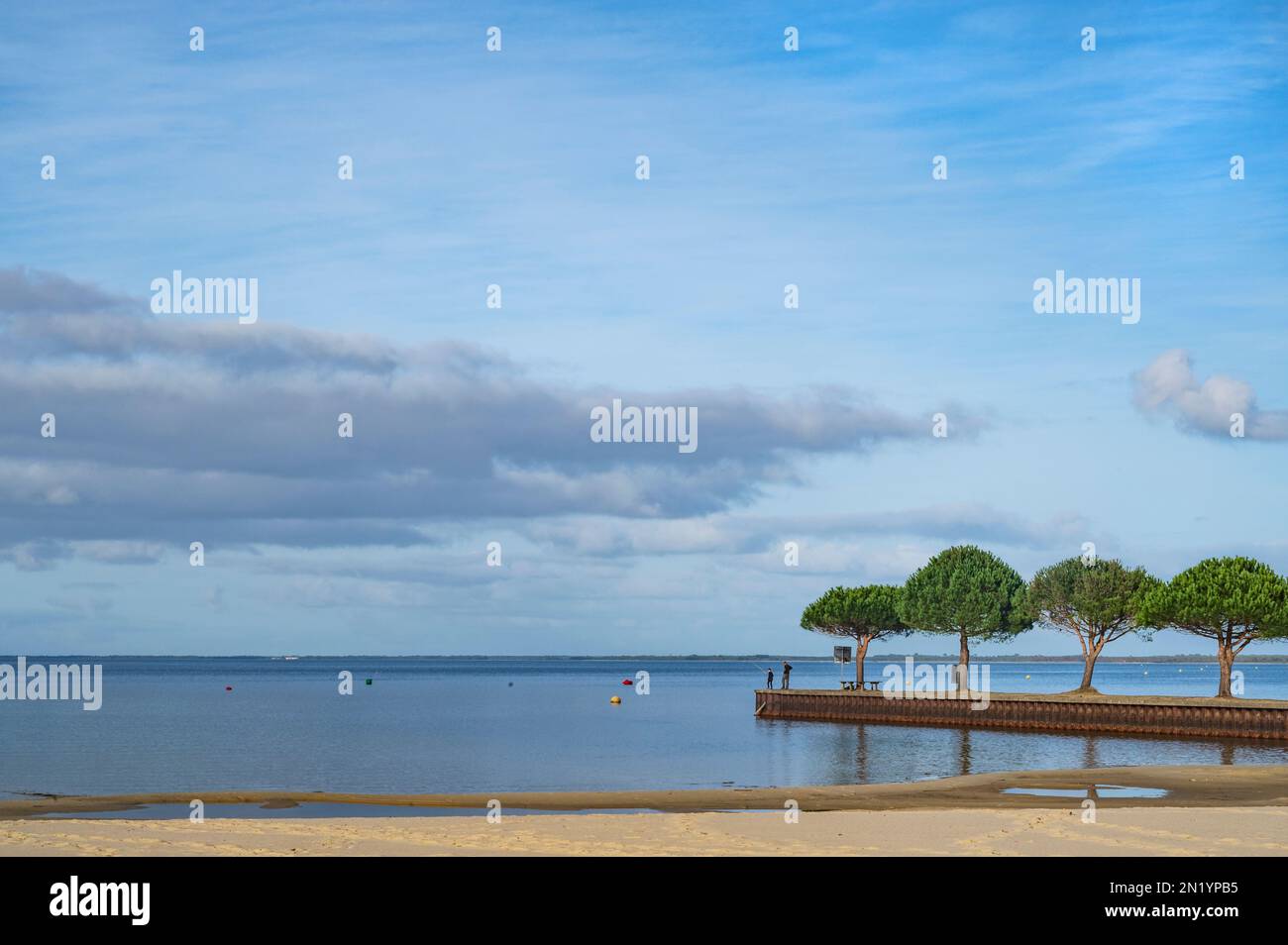 The beach of Maubuisson on the southern tip of the lake d'Hourtin ...