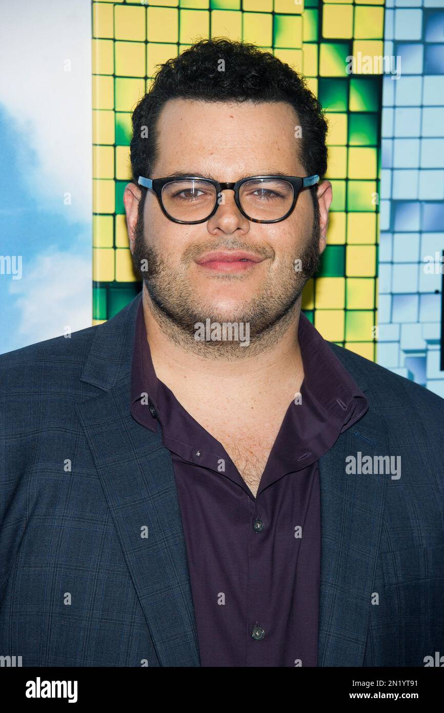 Josh Gad attends the world premiere of "Pixels" at Regal E-Walk on ...
