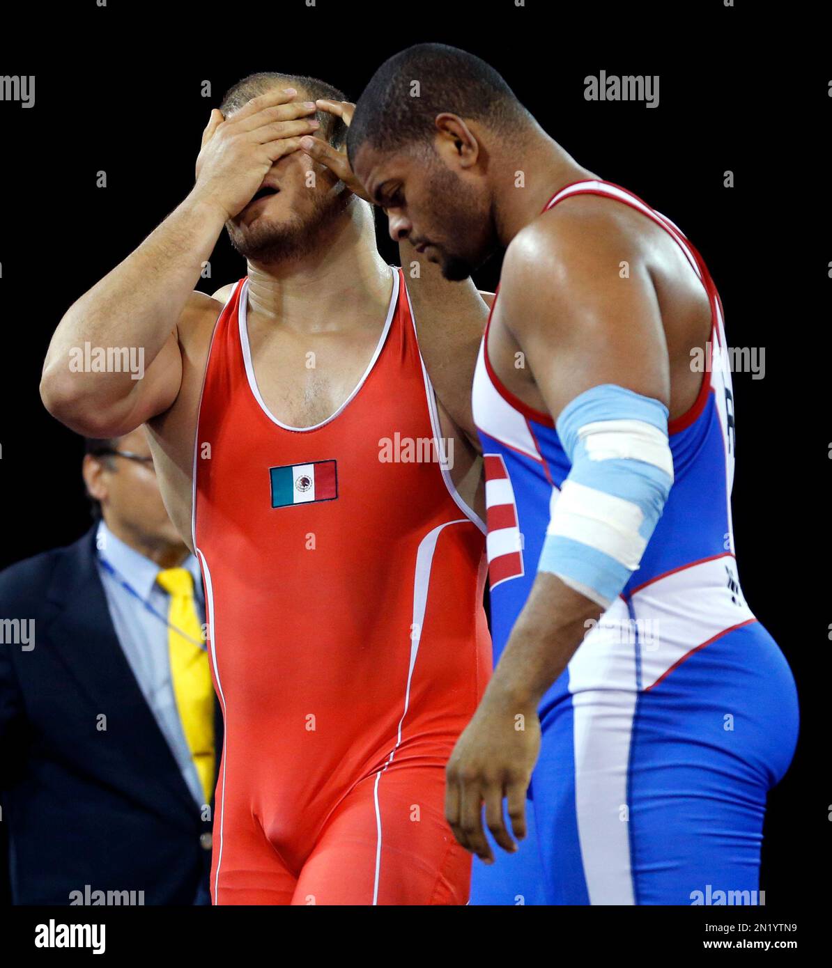 Mexico's Jesse Ruiz, left, reacts after beating Puerto Rico's Marcos ...