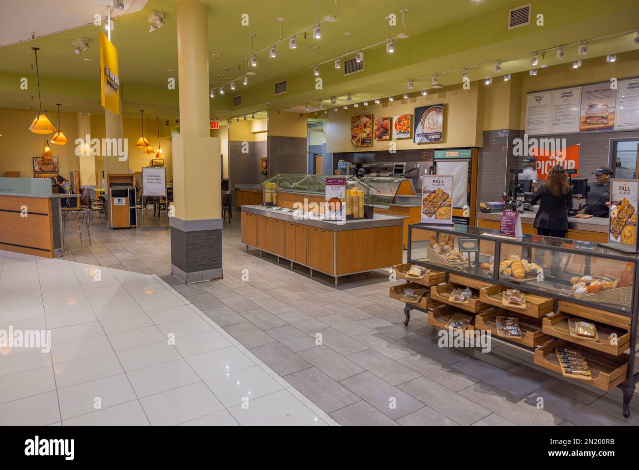 Cafe interior cafeteria usa hi-res stock photography and images - Alamy