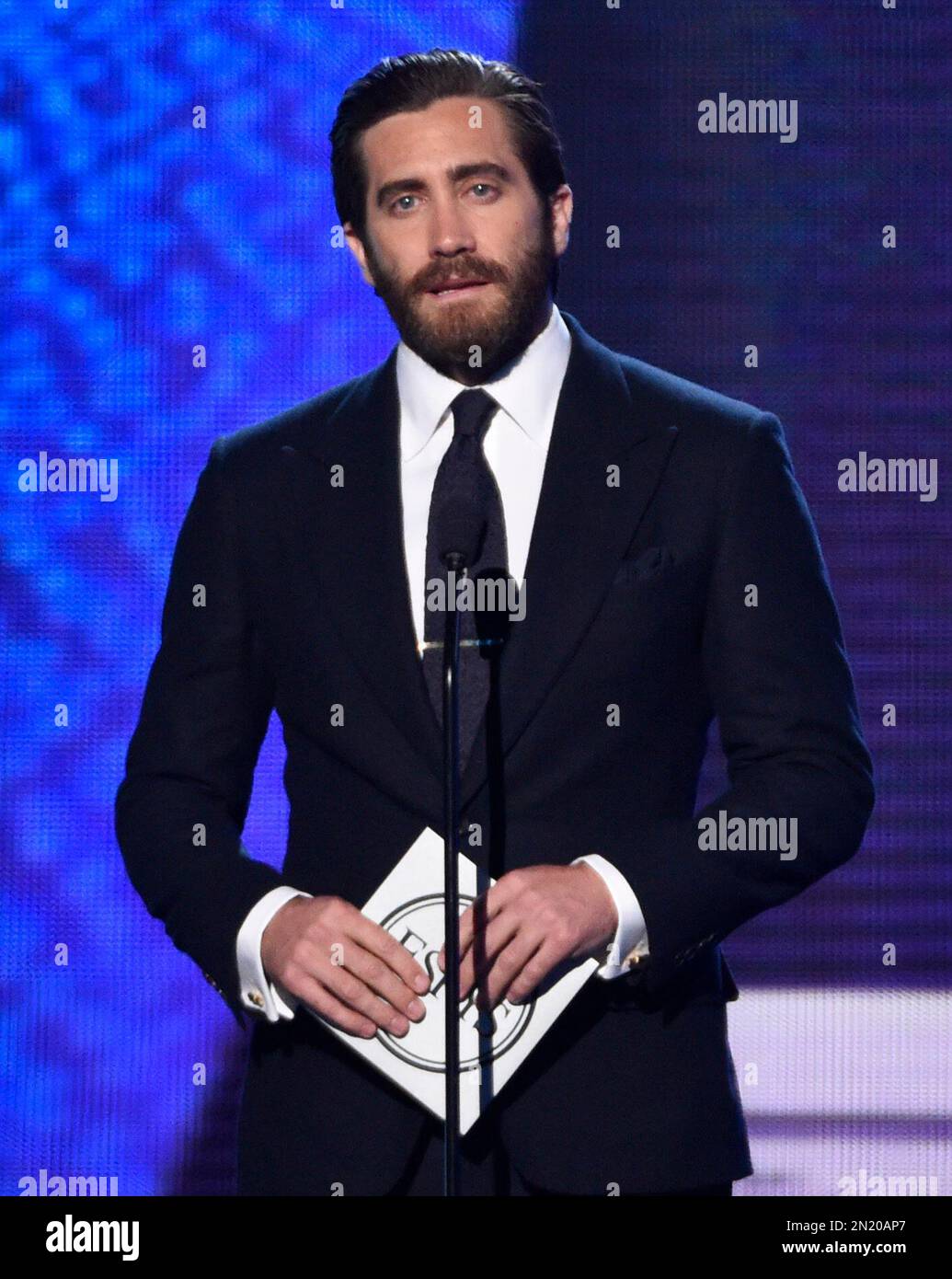 Jake Gyllenhaal presents the award for best male athlete at the ESPY ...