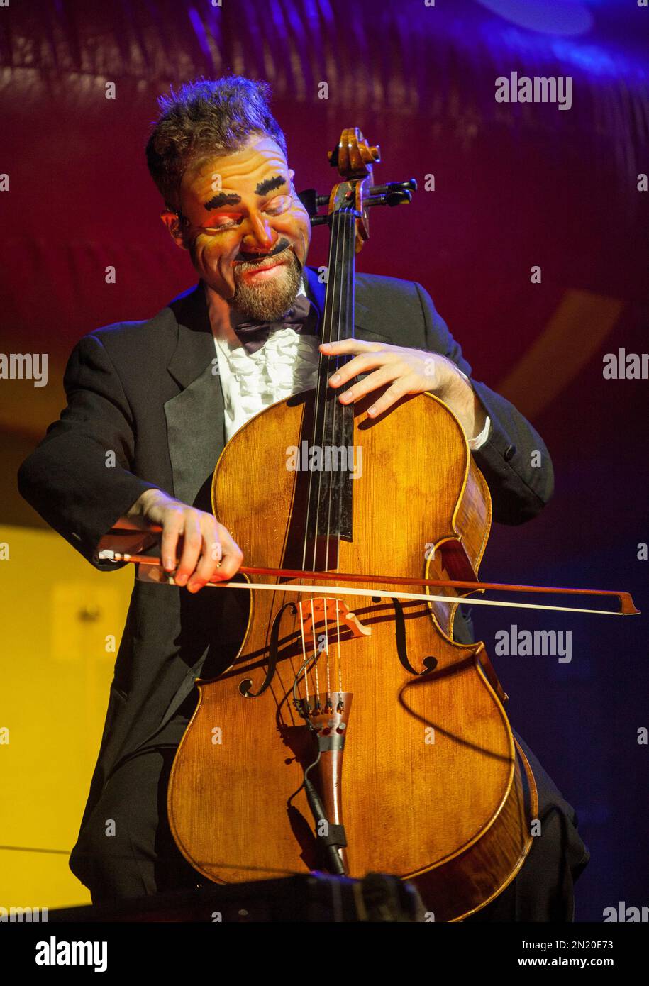 Teddy Rankin-Parker of Primus and the Chocolate Factory with The Fungi ...