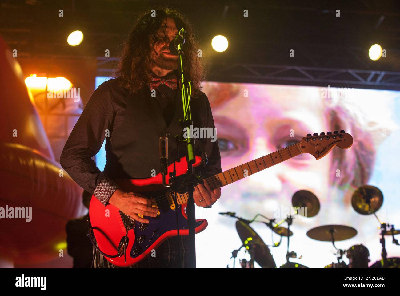 Larry "Ler" LaLonde of Primus and the Chocolate Factory with The Fungi ...