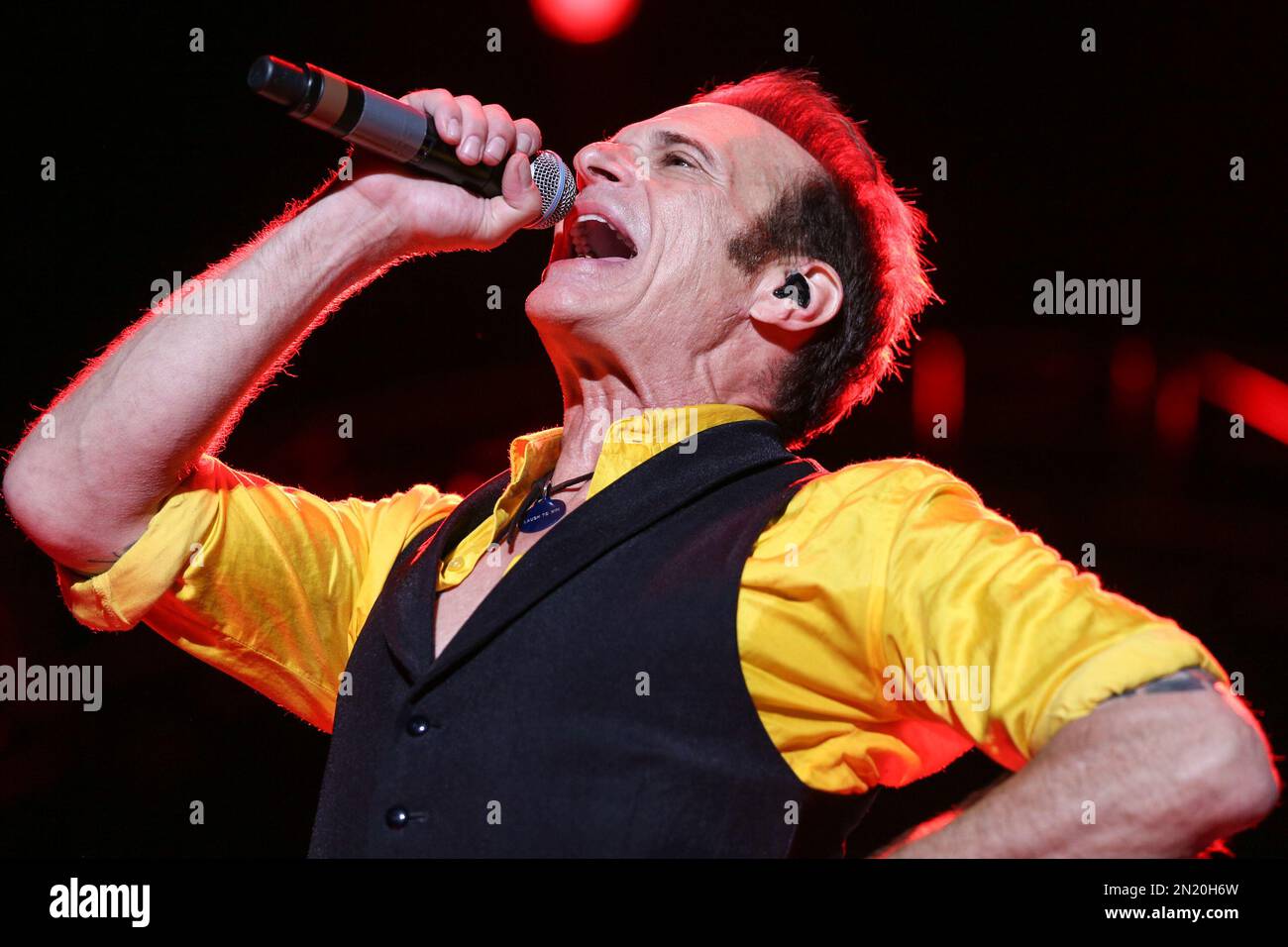David Lee Roth of Van Halen performs at the Irvine Meadows Amphitheatre ...