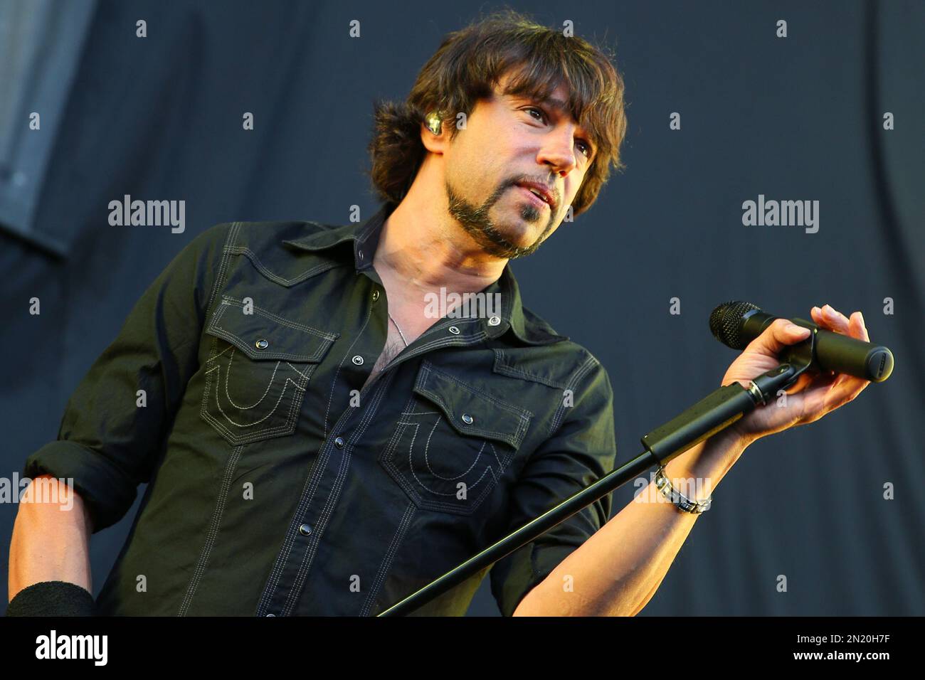 Noah Hunt of the Kenny Wayne Shepherd Band performs at the Irvine ...