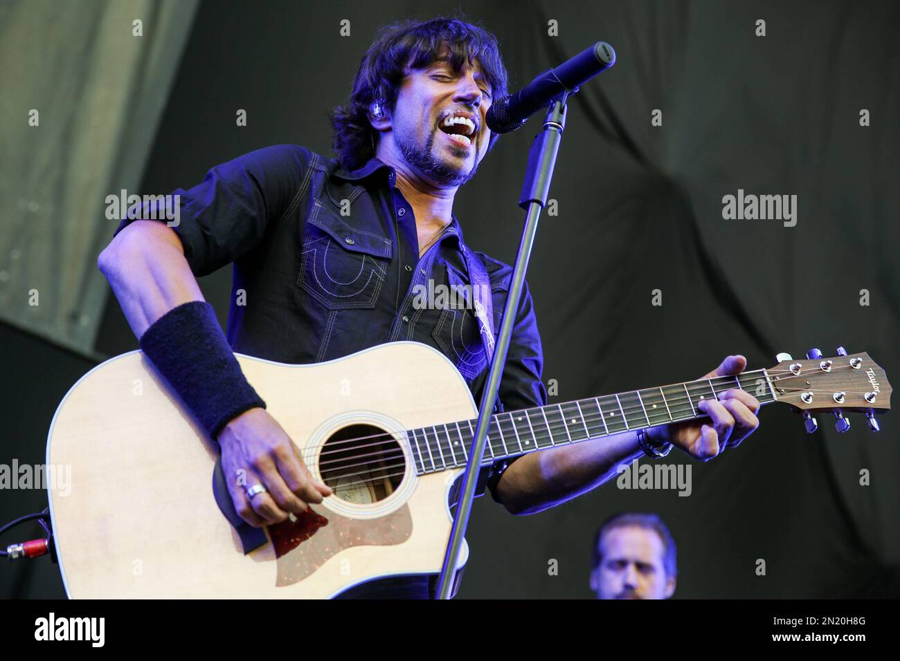 Noah Hunt of the Kenny Wayne Shepherd Band performs at the Irvine ...
