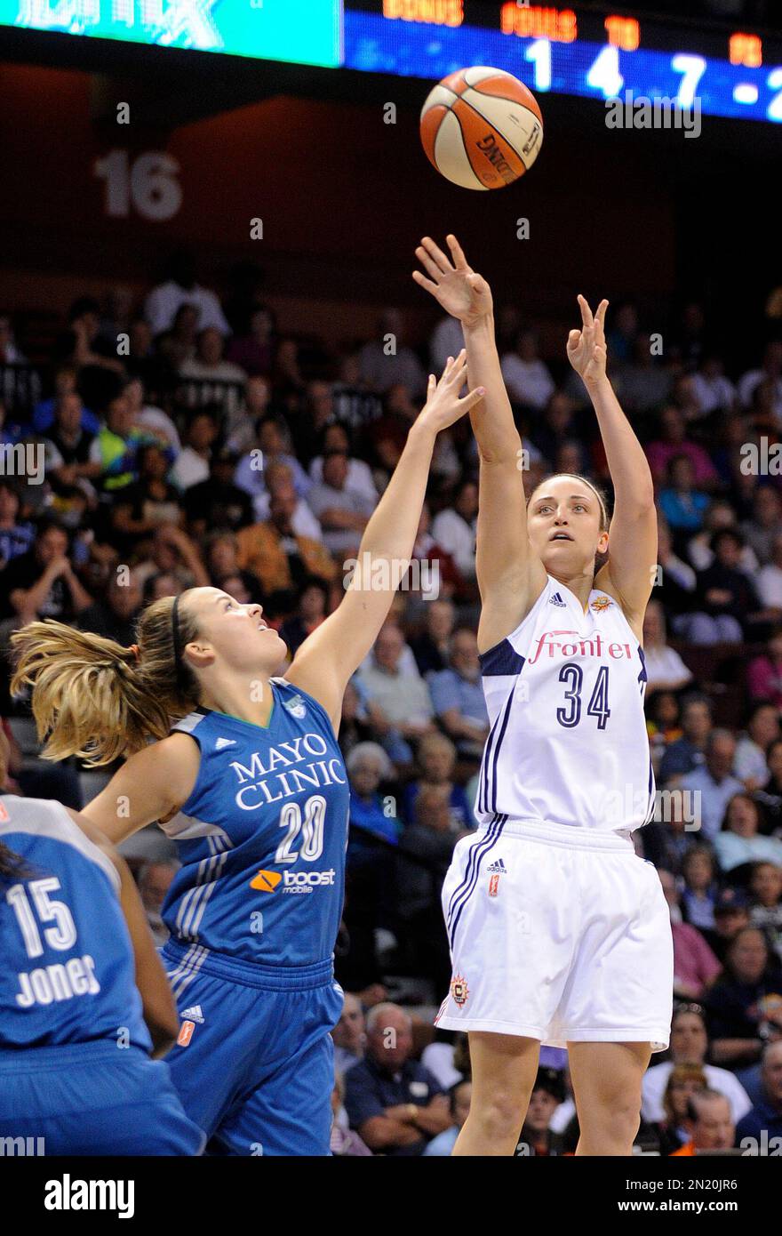 Connecticut Sun's Kelly Faris (34) shoots over Minnesota Lynx's Tricia ...