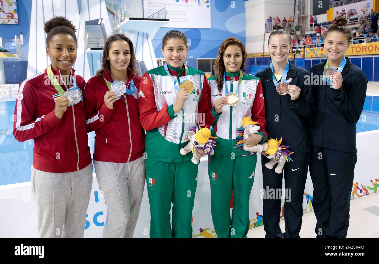 Divers pose with their medals following the women's synchronized 3 ...