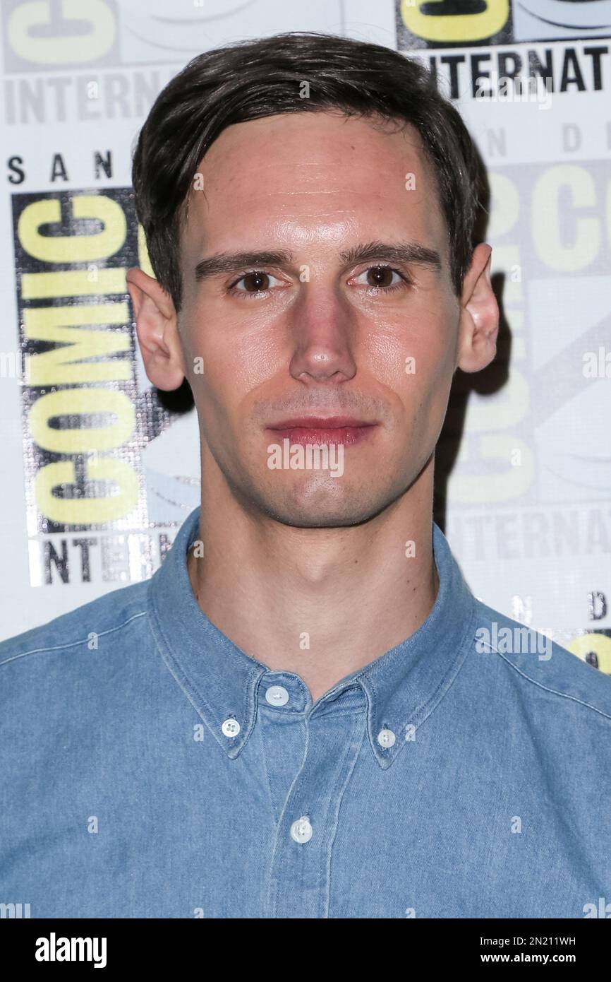 Cory Michael Smith attends the "Gotham" press line on day 3 of Comic ...