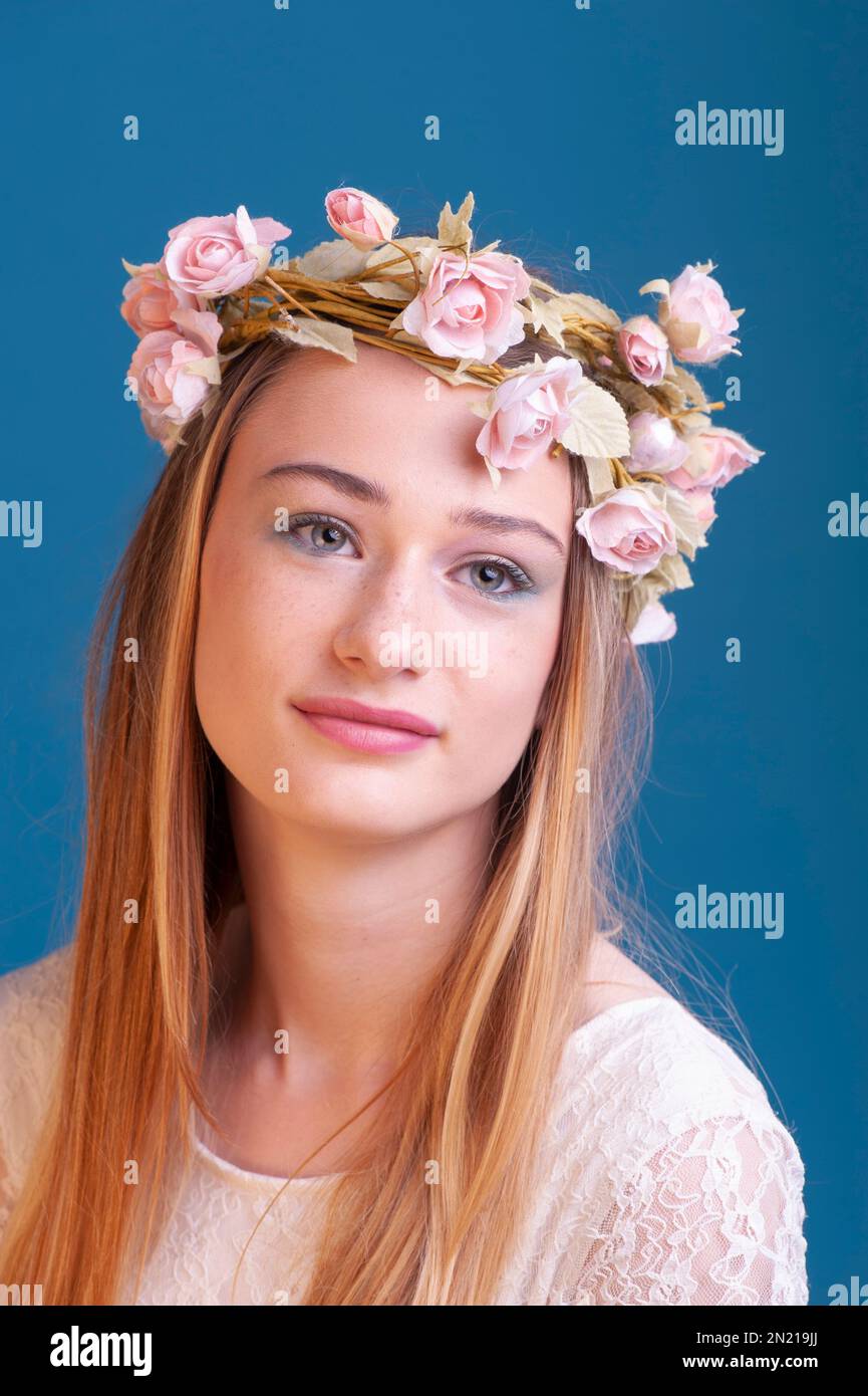 Girl with gear hi-res stock photography and images - Alamy