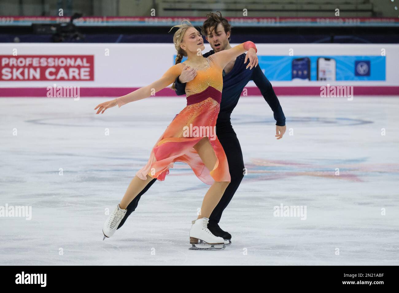 Phebe Bekker and James Hernandez (GBR) perform during the Junior Ice ...