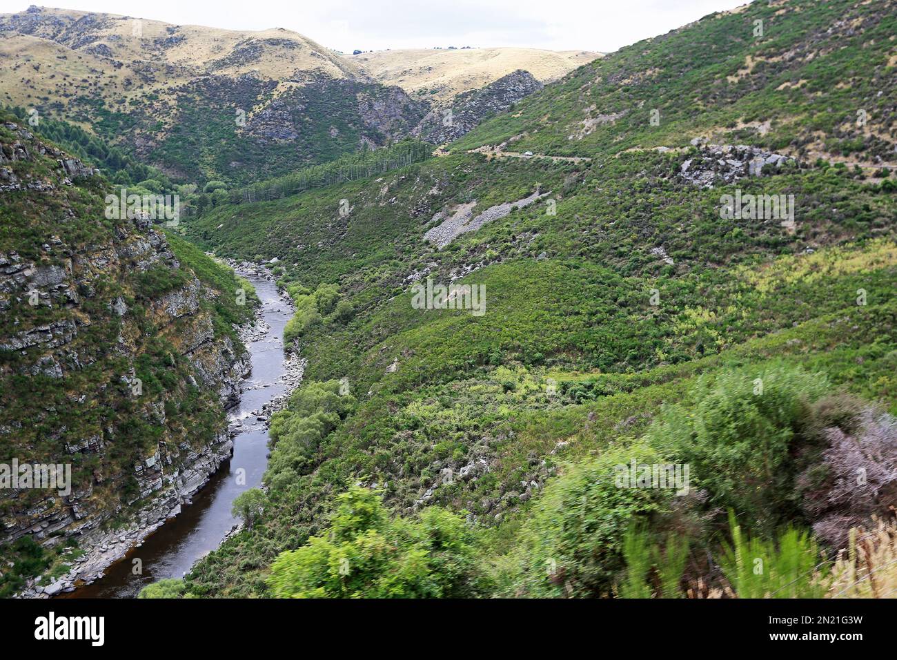 Taieri gorge railway hi-res stock photography and images - Alamy