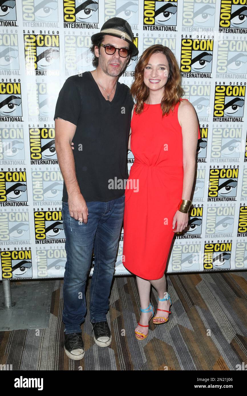 Billy Burke, left, and Kristen Connolly attend the CBS "Zoo" press line ...