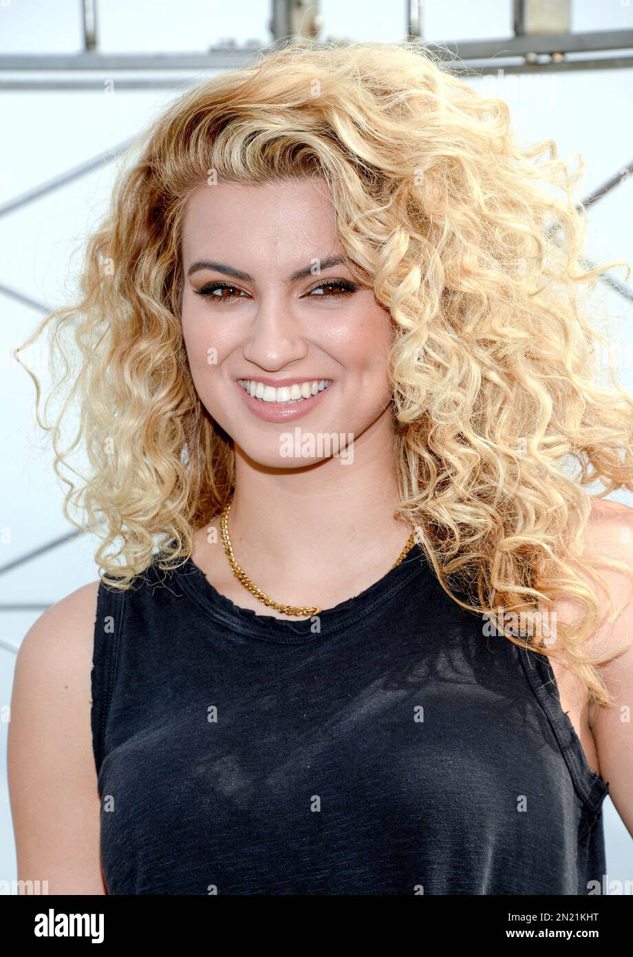 Singer Tori Kelly visits the Empire State Building to celebrate the ...