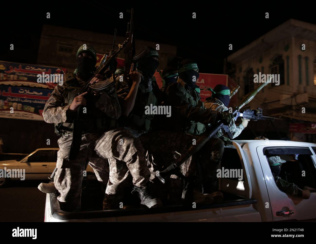 Palestinian masked gunmen from Izzedine al-Qassam Brigades, a military ...