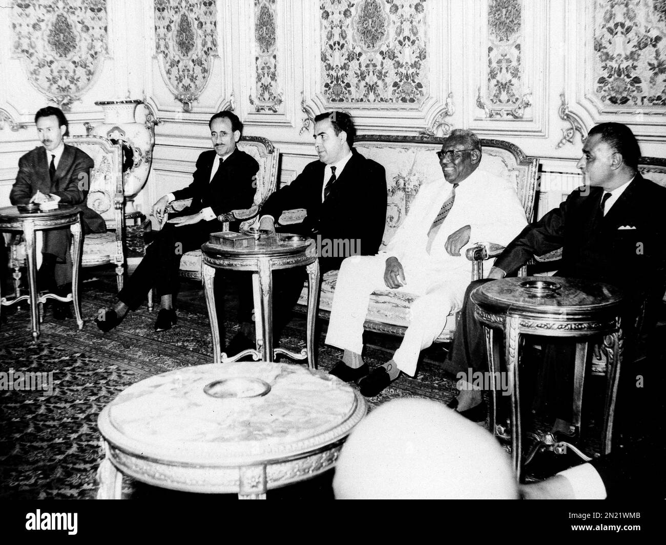 Arab leaders pose together in Cairo before talks in the Palace Hall ...
