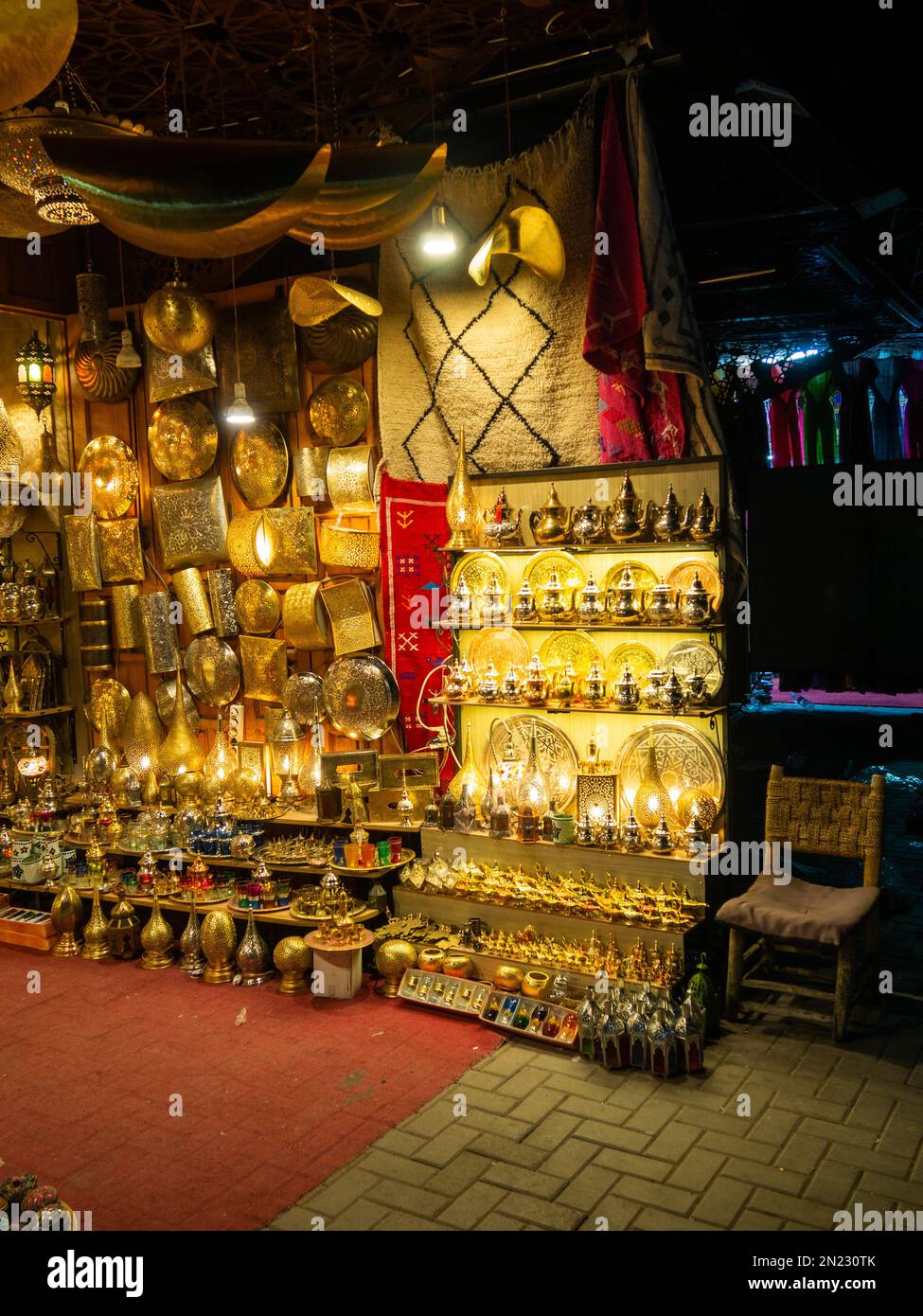 Marrakech morocco souvenirs pottery hi-res stock photography and images ...