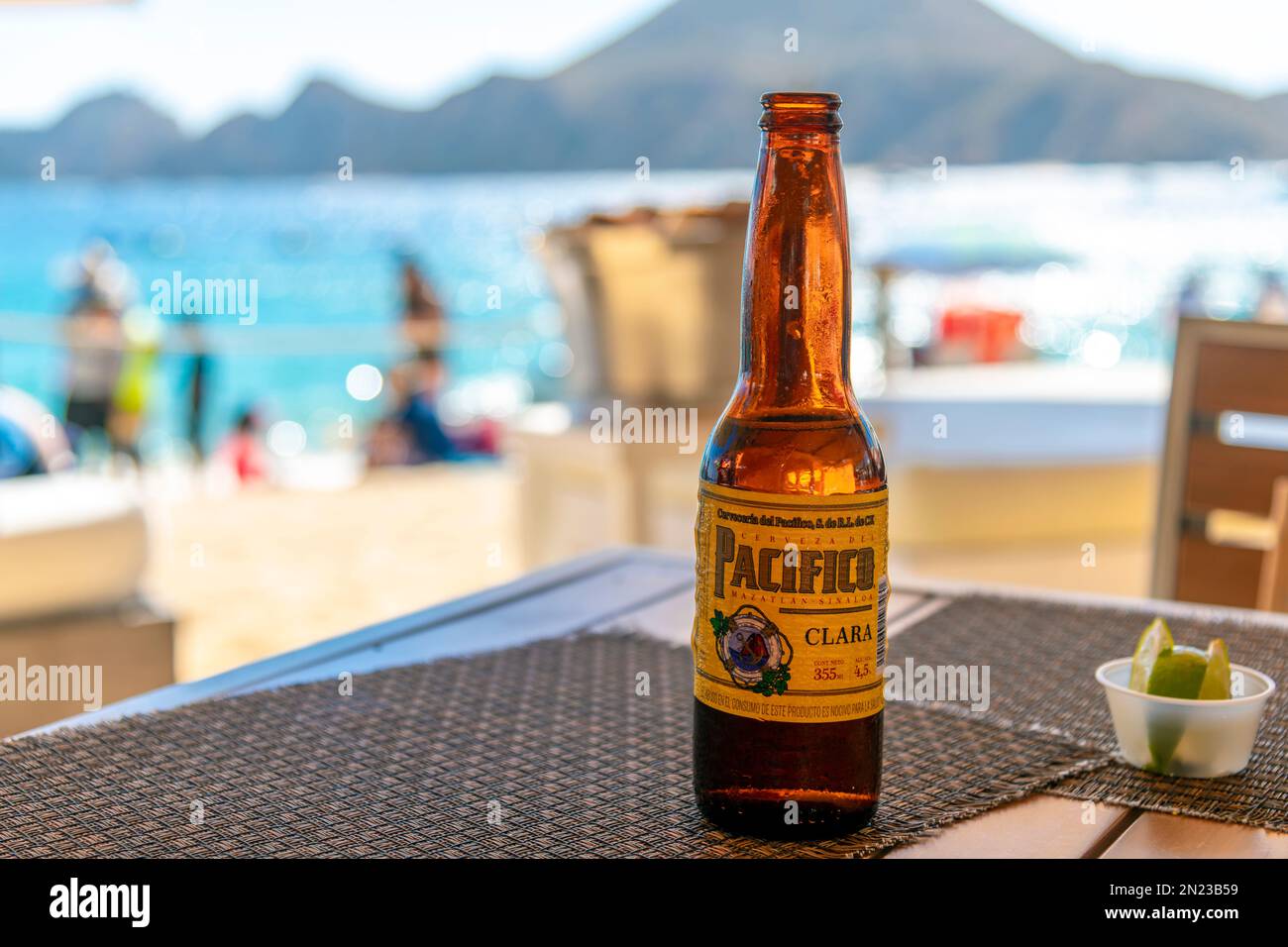 Beer bottle and beach table hi-res stock photography and images - Alamy