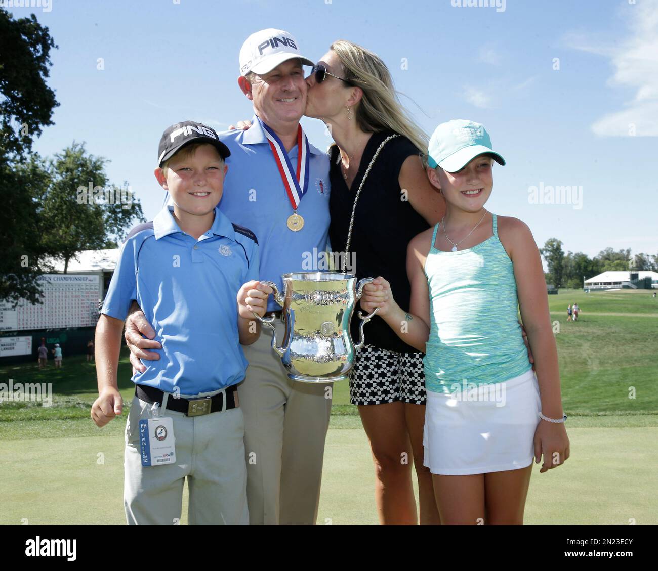 Jeff Maggert is kissed by his wife, Michelle, as he poses for pictures ...