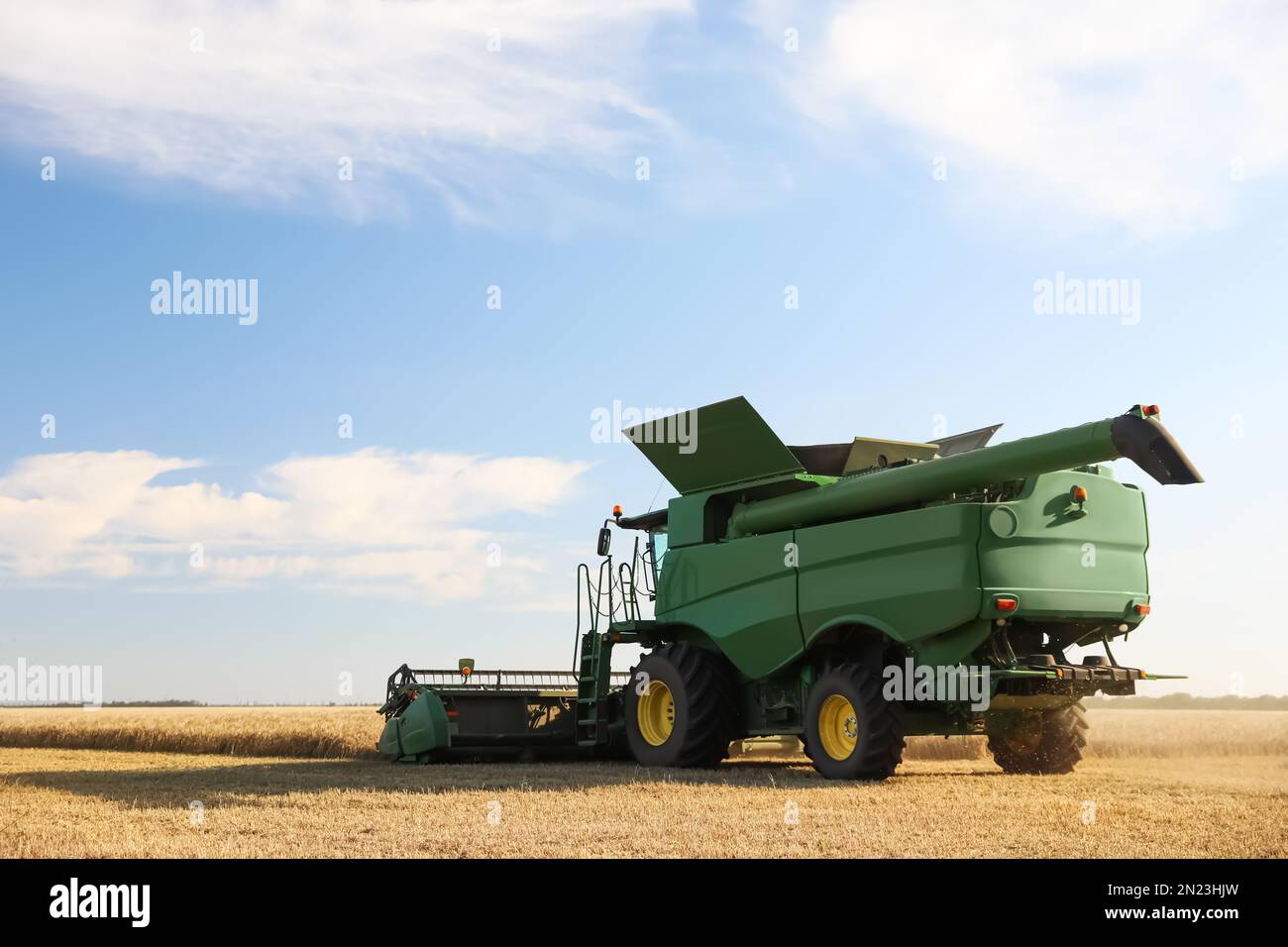 Modern combine harvester hi-res stock photography and images - Alamy