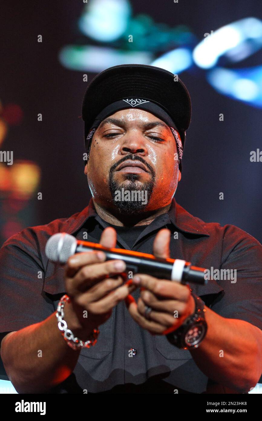 Ice Cube performs during the 2015 BET Experience at the Staples Center ...