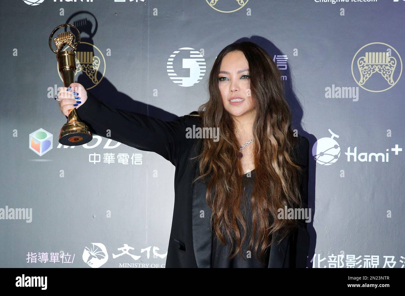 Taiwanese singer A-Mei holds her award for the Best Female Mandarin ...