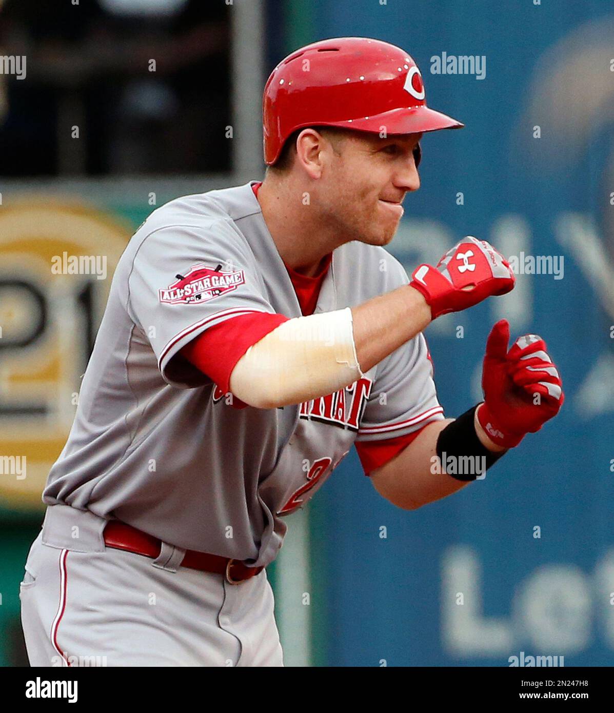 Cincinnati Reds' Todd Frazier celebrates driving in a run with a double ...