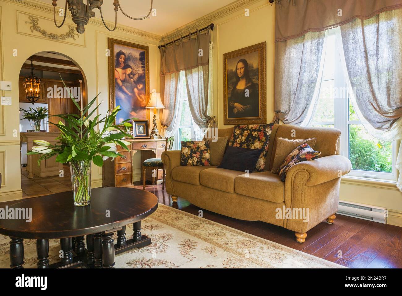 Round room castle hi-res stock photography and images - Alamy