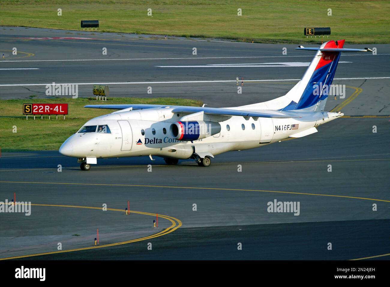 Delta plane gate hi-res stock photography and images - Alamy