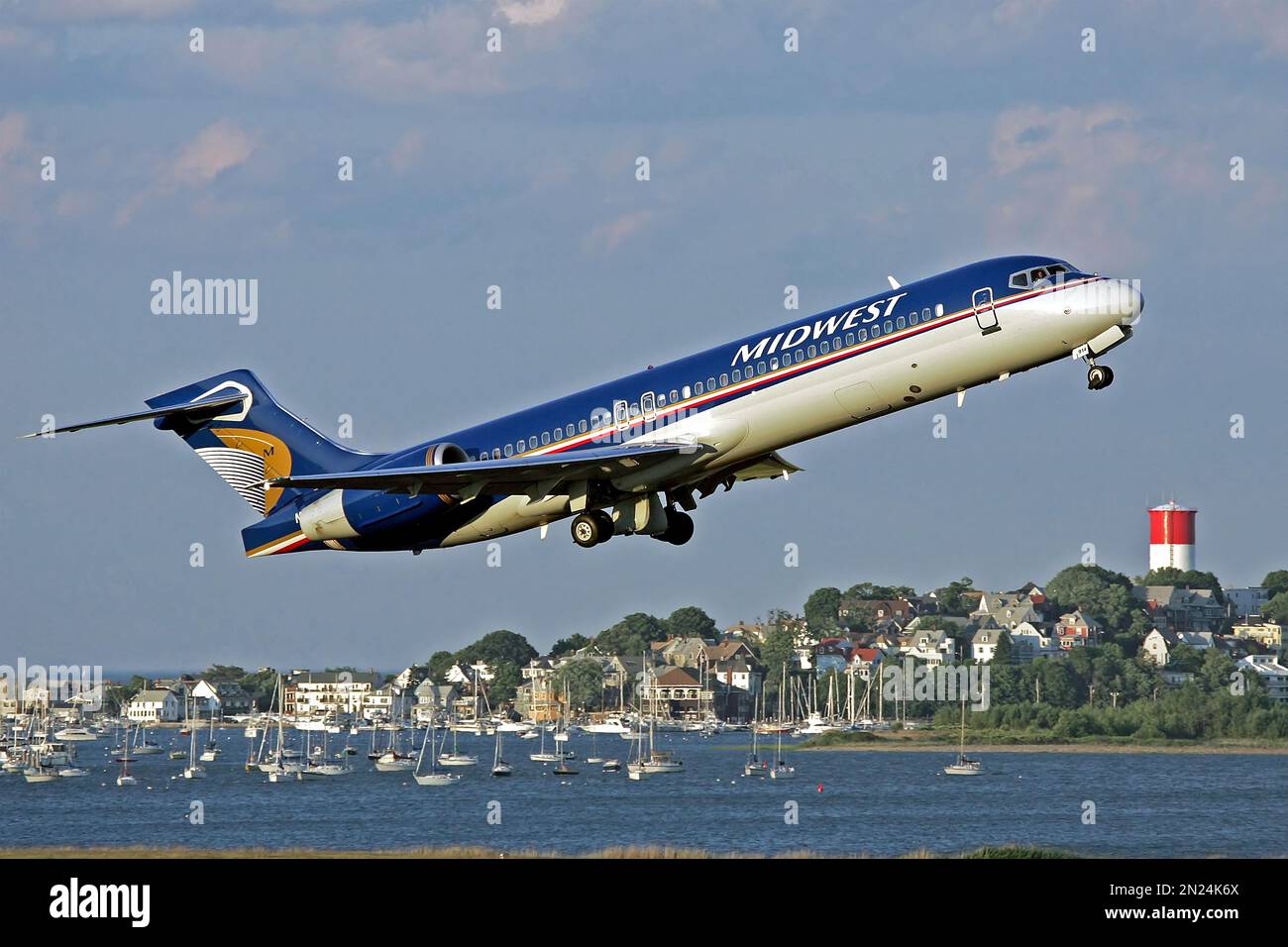 Airplane lift off hi-res stock photography and images - Alamy