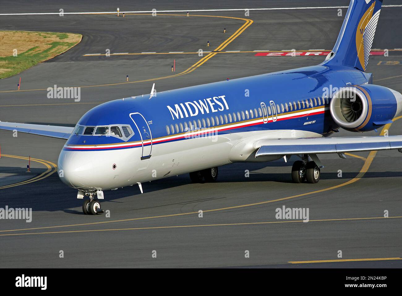 Boeing 717 cockpit hi-res stock photography and images - Alamy