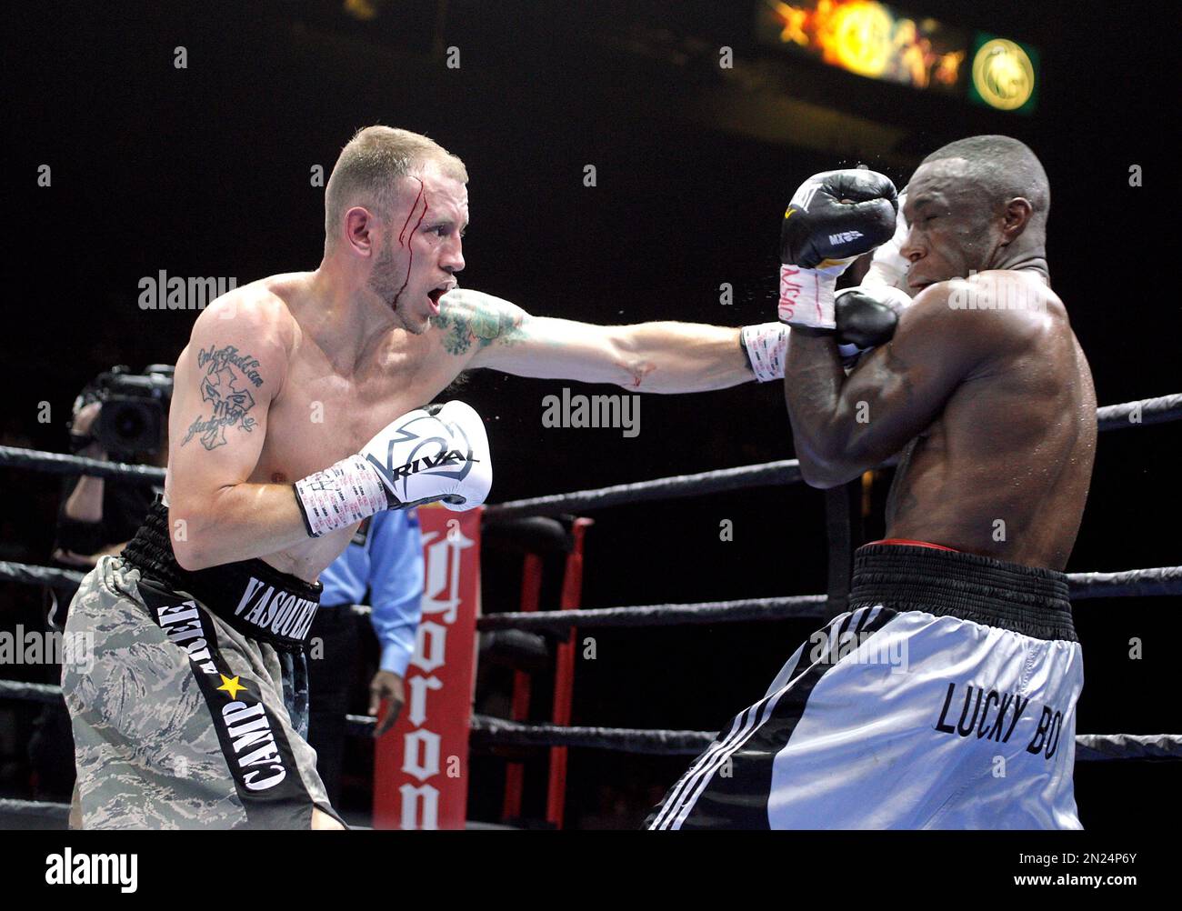 Sammy Vasquez, left, battles Wale Omotoso, of Nigeria, during their ...