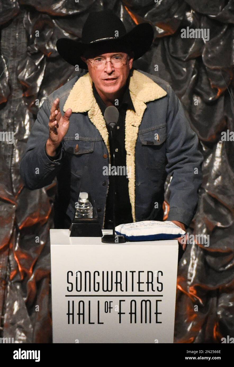 Stephen Colbert inducts Toby Keith at the 46th Annual Songwriters Hall ...