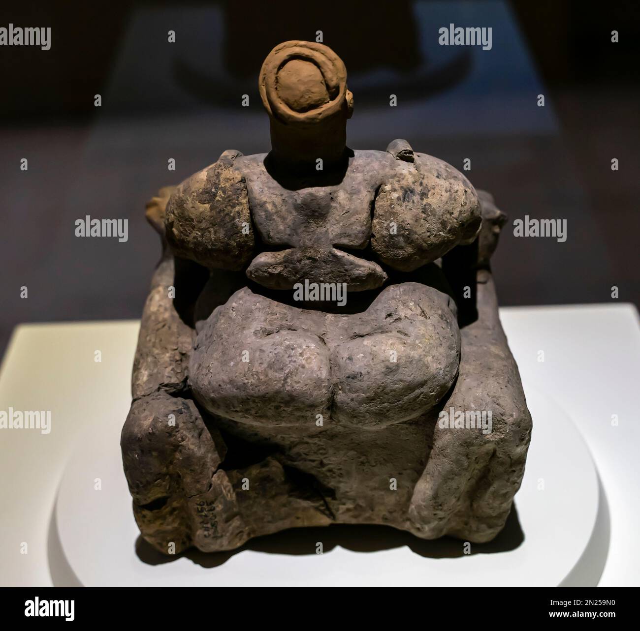 Seated woman of catalhoyuk hi-res stock photography and images - Alamy