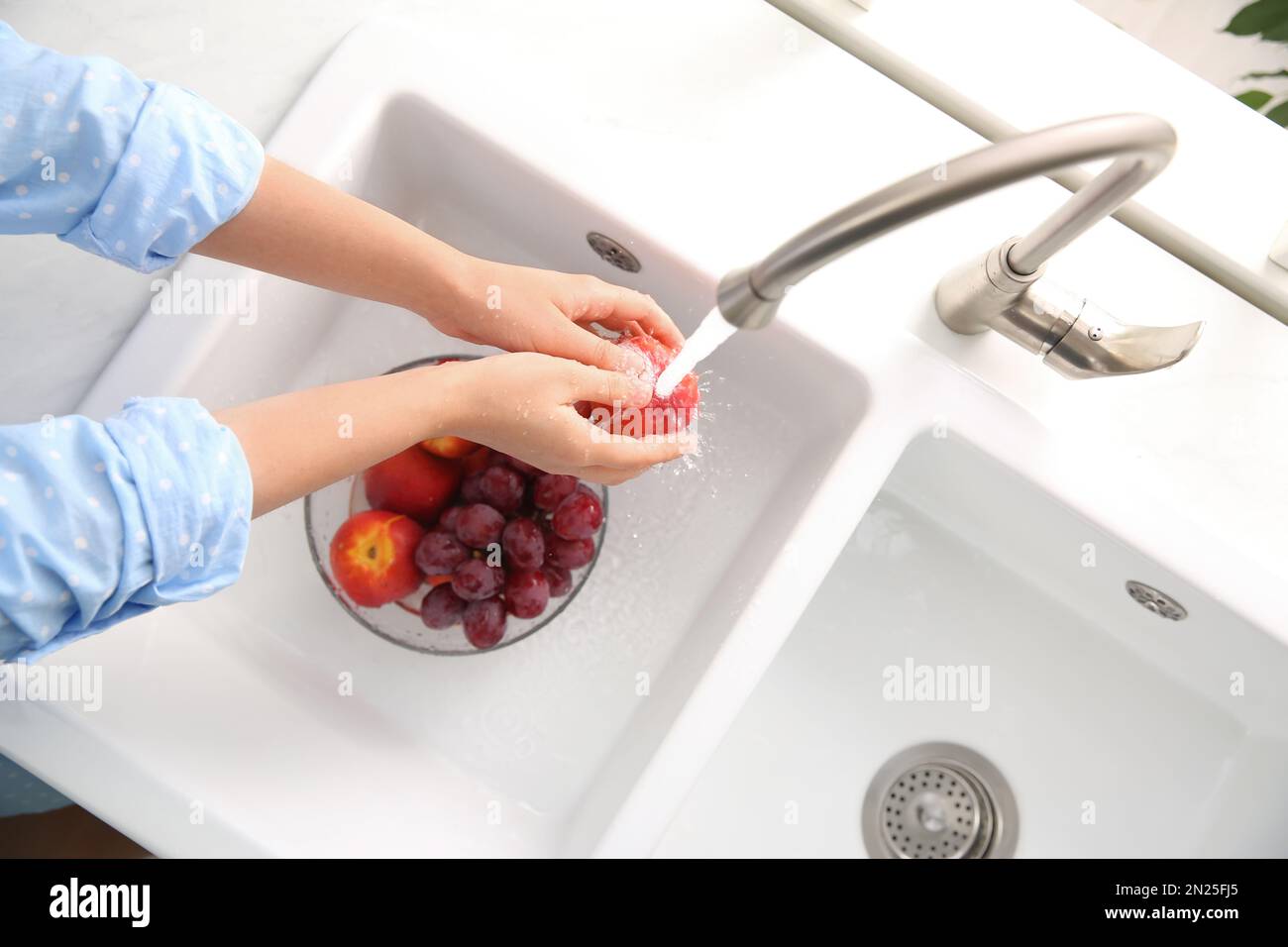 Closeup hands washing fresh fruits hi-res stock photography and images ...