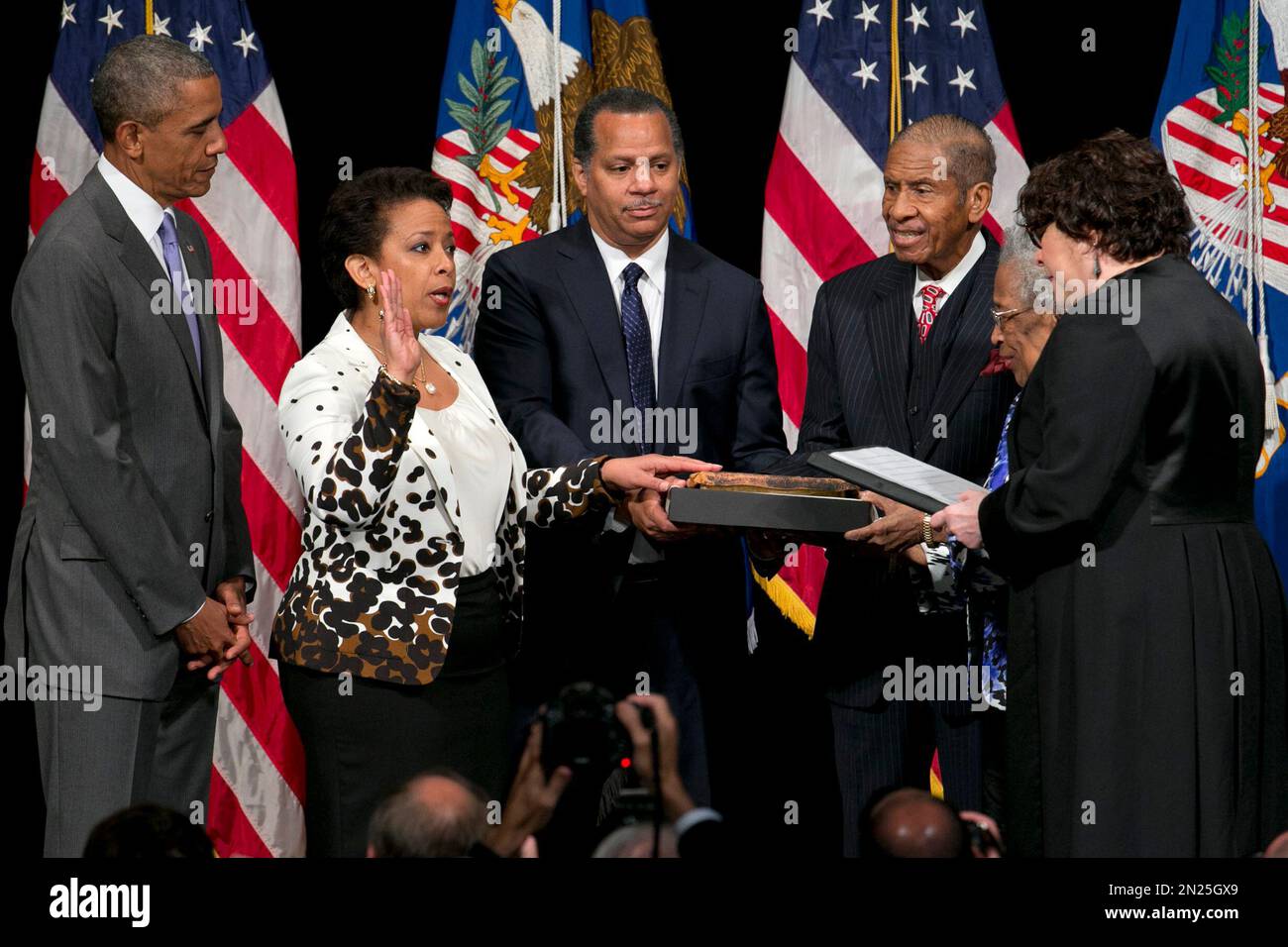 Attorney General Loretta Lynch, second from left, next to President ...