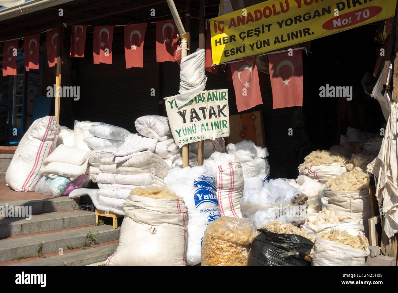 Seling street hi-res stock photography and images - Alamy