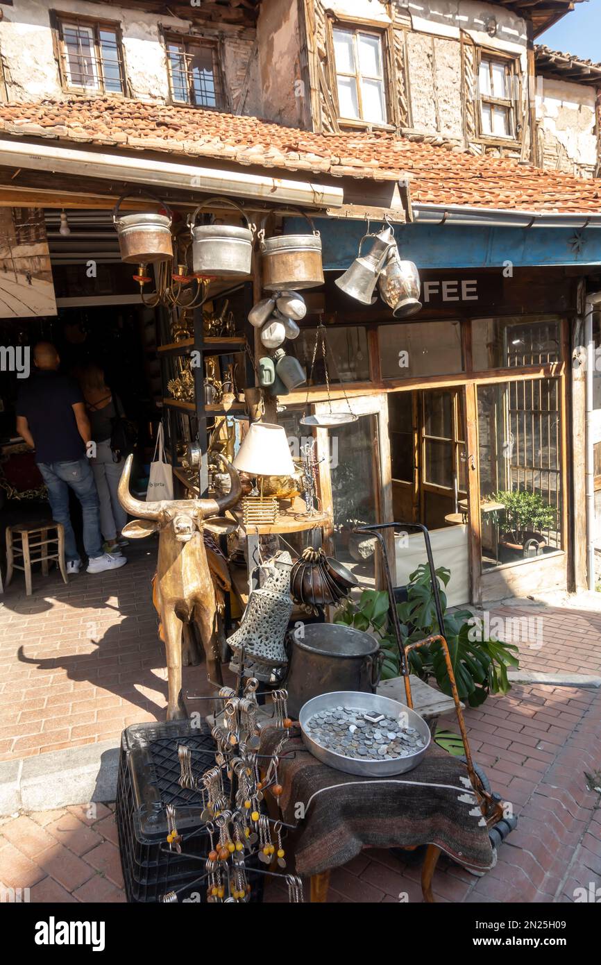 Turkish street stall market with sculptures hi-res stock photography ...