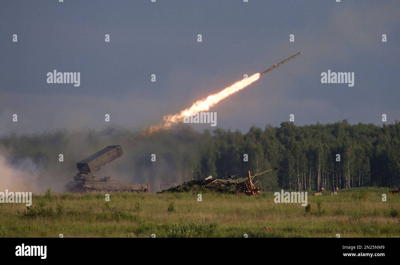 Russian TOS-1A Solntsepyok (Sunheat) heavy flame throwing launcher ...