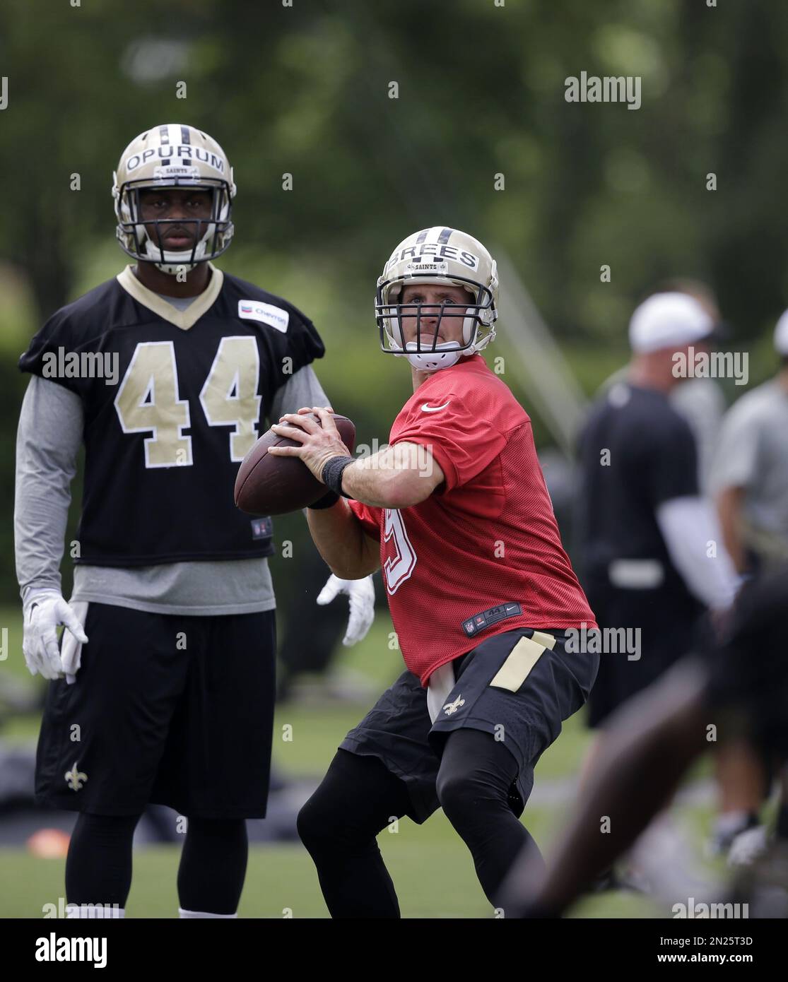 New Orleans Saints quarterback Drew Brees (9) goes through drills ...