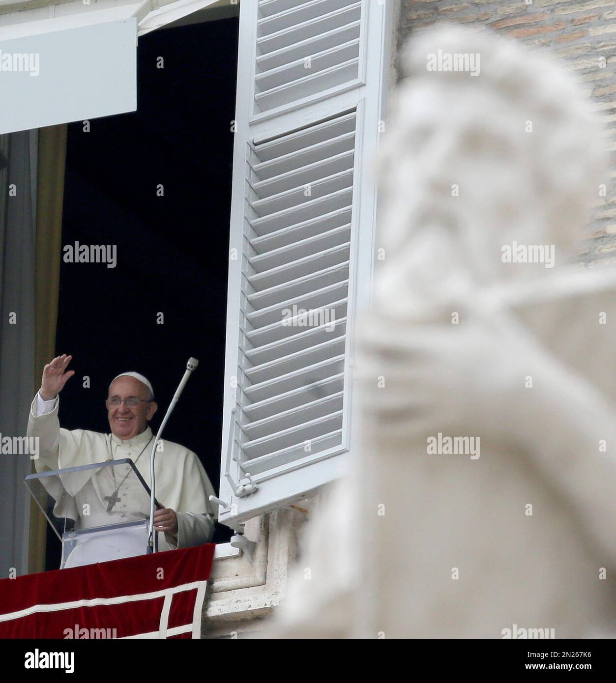 Pope Francis waves to faithful at the end of the Angelus prayer he ...
