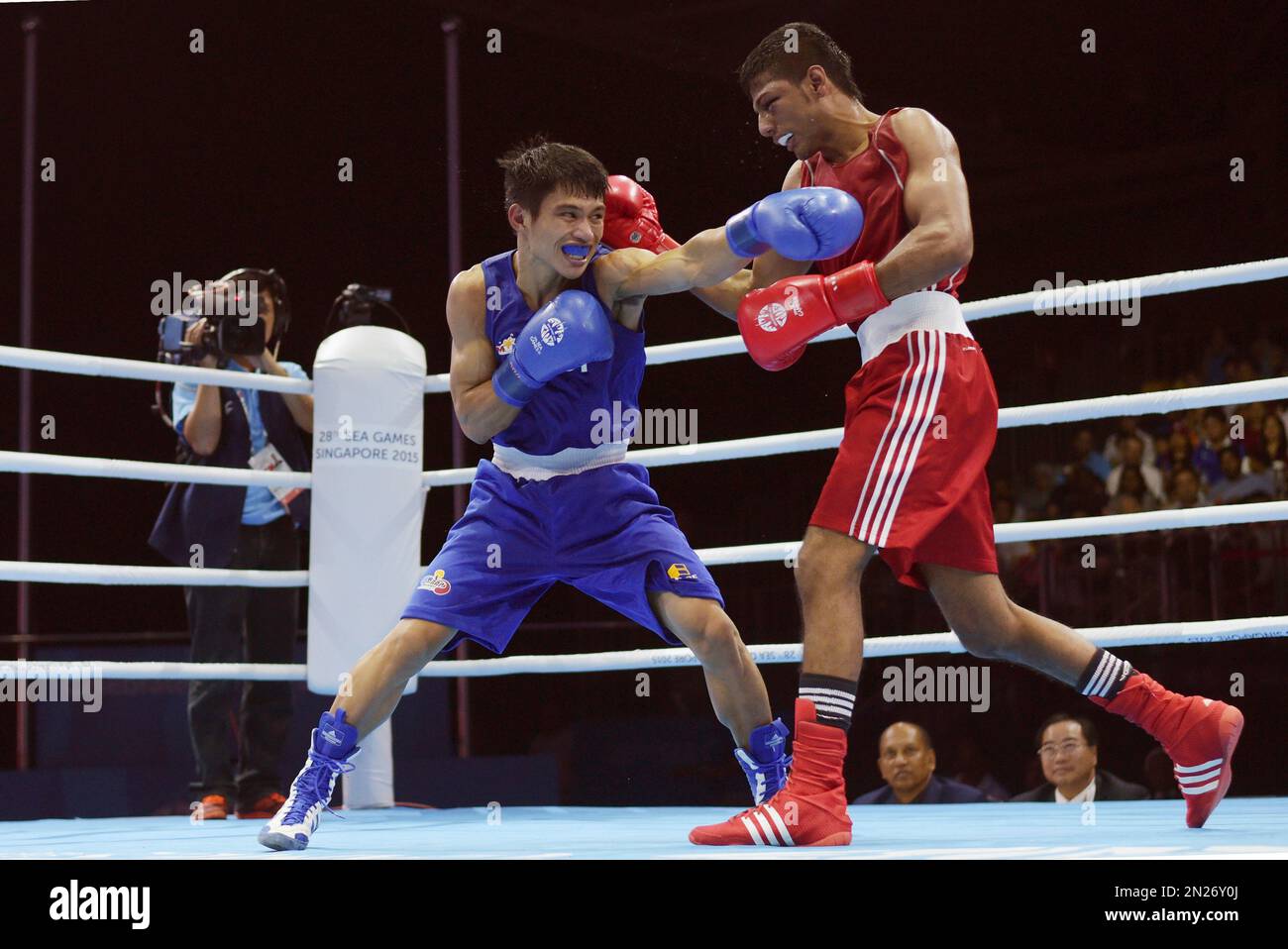 Ian Clark Bautista of the Philippines, left, and Mohamed Hanurdeen ...