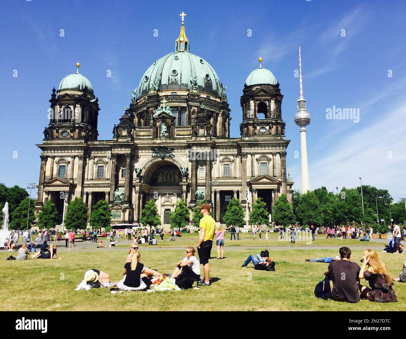 People enjoy the nice and sunny weather in front of the cathedral in ...