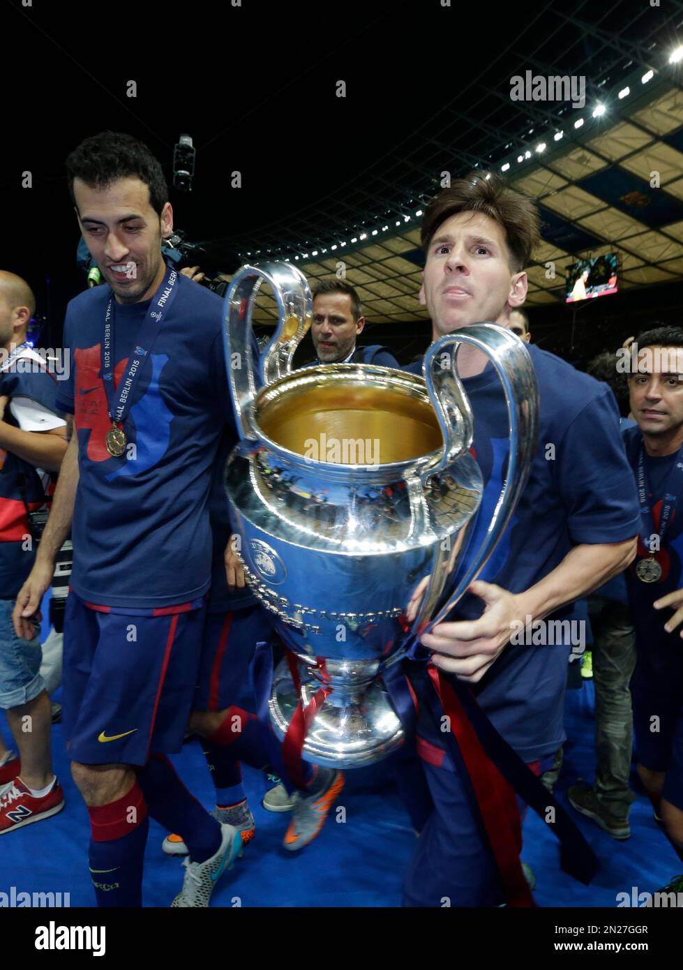 Barcelona's Lionel Messi, right, and Barcelona's Sergio Busquets ...