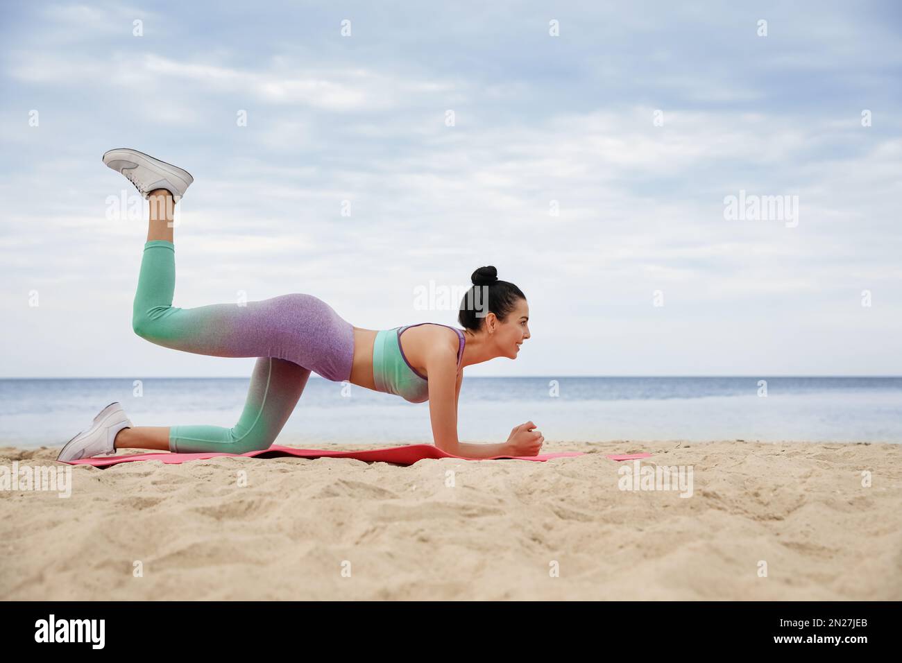 Muscle beach female hi-res stock photography and images - Alamy